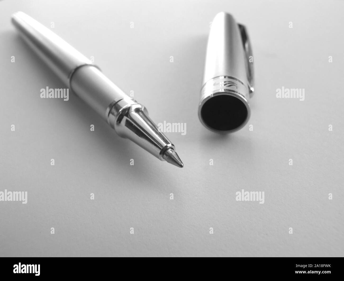 Writing document close up pen Black and White Stock Photos & Images - Alamy