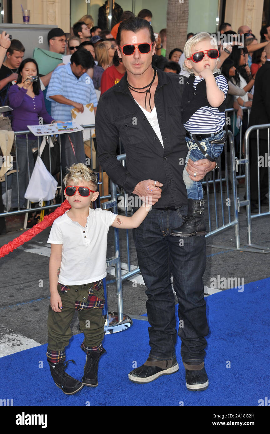 LOS ANGELES, CA. January 23, 2011: Gavin Rossdale & children at the ...