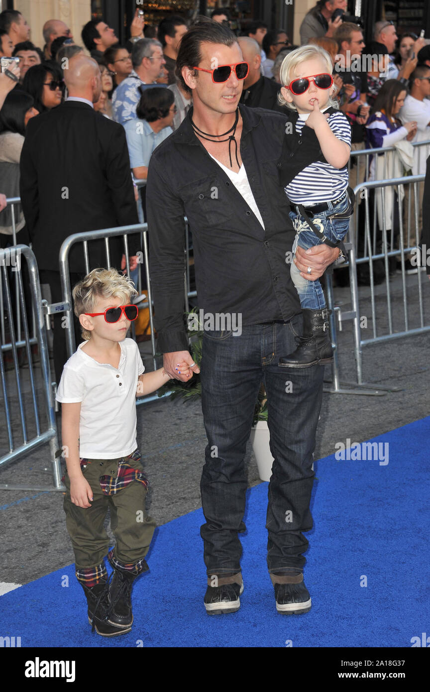 LOS ANGELES, CA. January 23, 2011: Gavin Rossdale & children at the ...