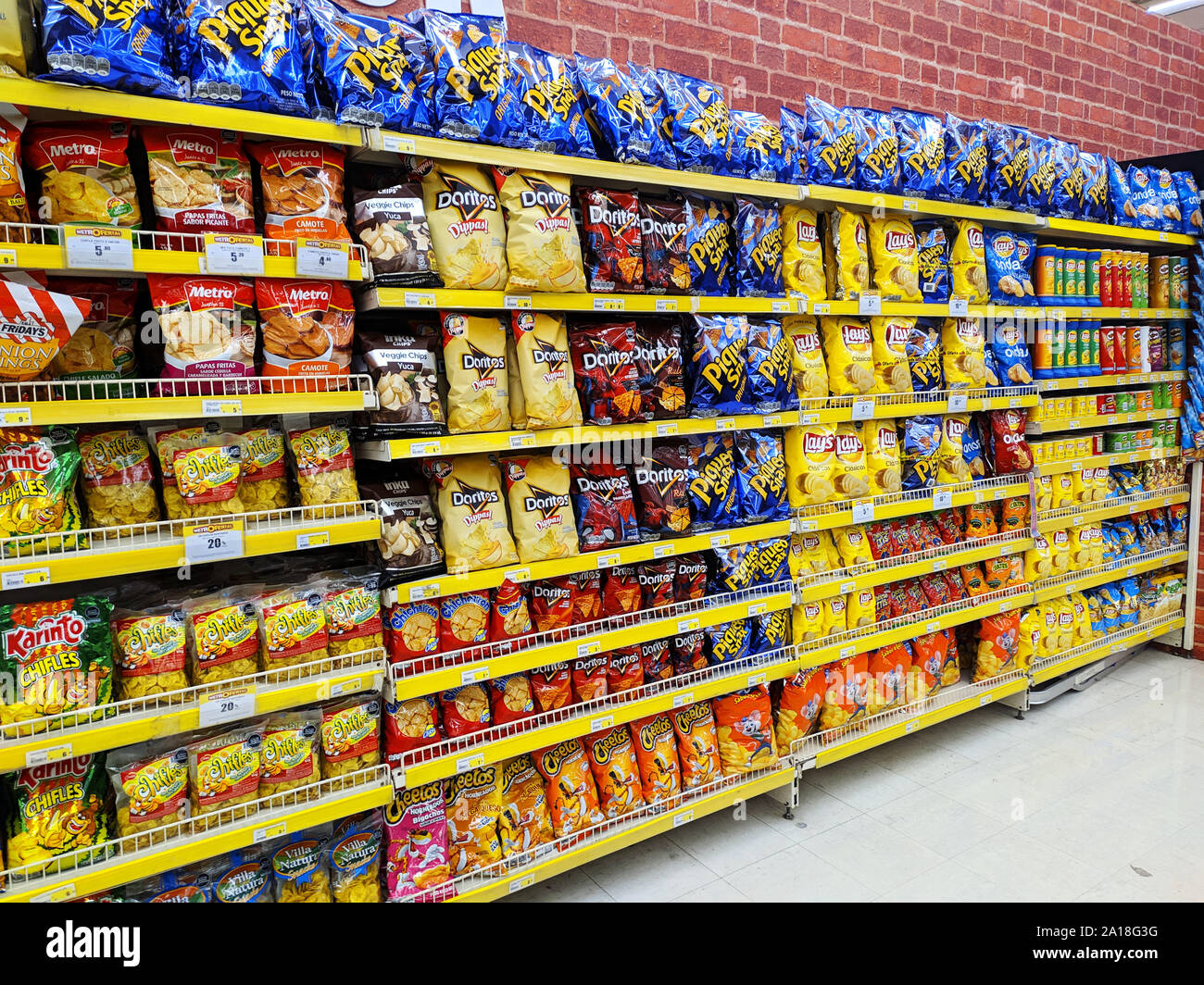Supermarket Metro Lima Peru Cencosud Stock Photo - Alamy