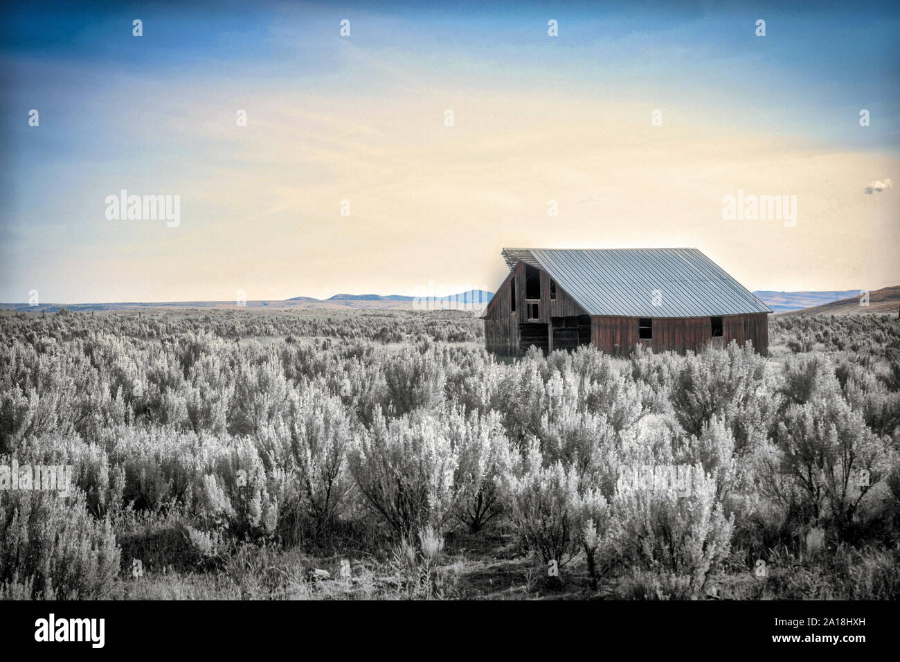 Old Barn On The Prairie Stock Photo - Alamy