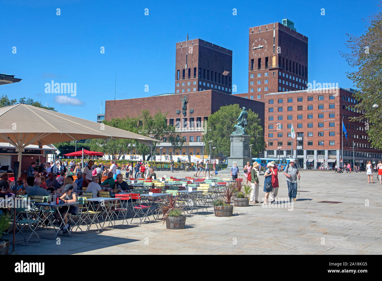 Oslo town hall hi-res stock photography and images - Alamy
