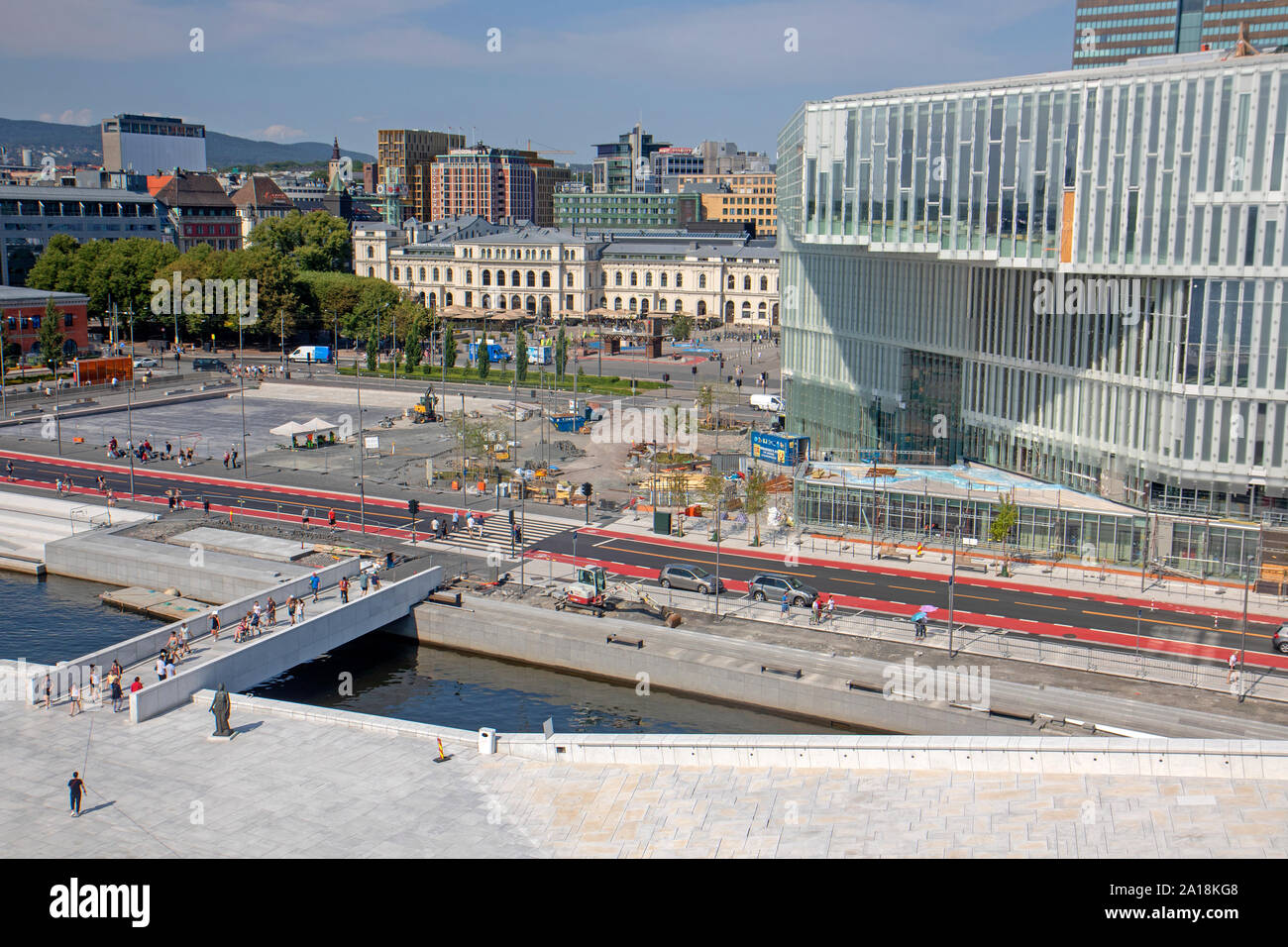 View of the new Deichmann Library from atop the Opera House Stock Photo ...