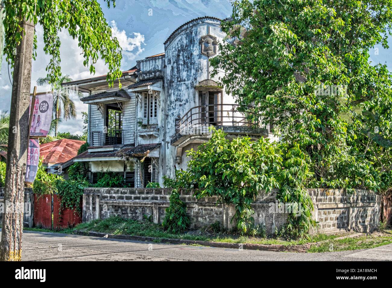 Abandoned Mansion Of Silay City Stock Photo - Alamy