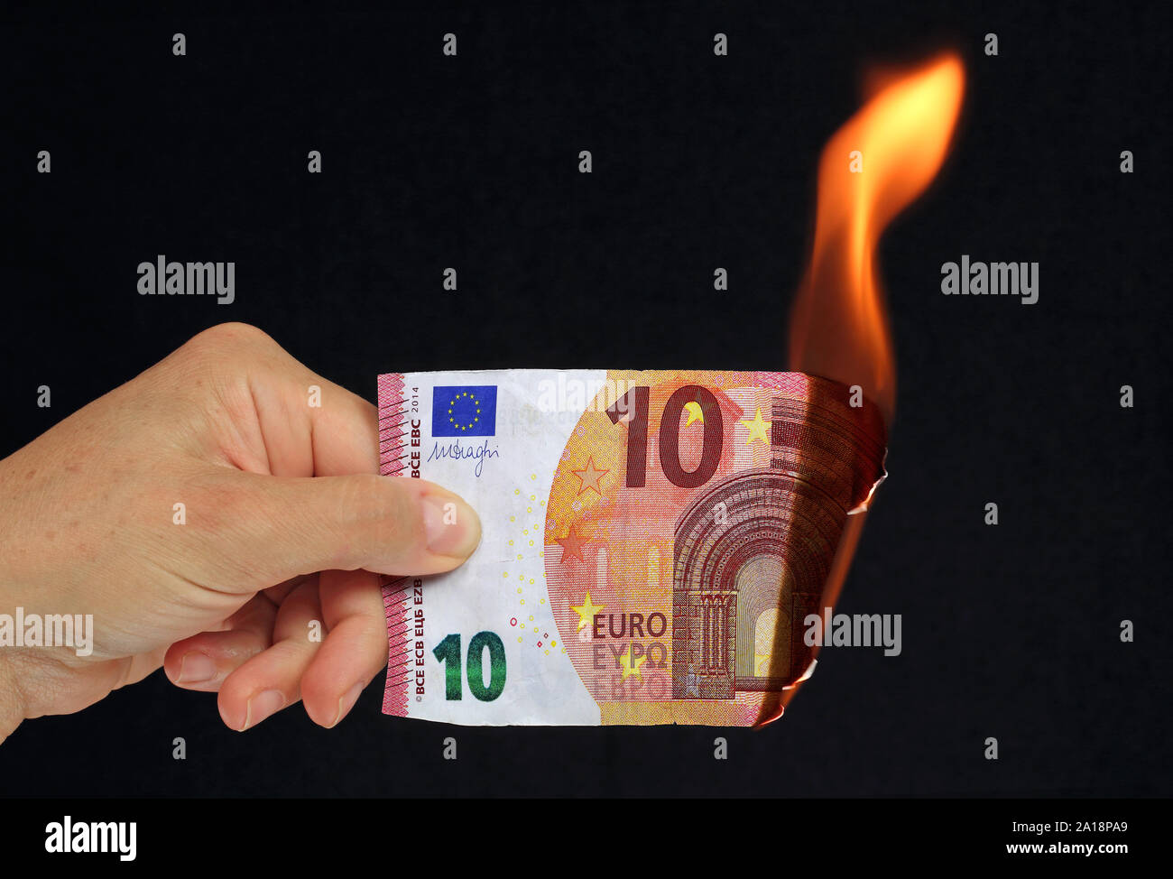 Burning banknote hi-res stock photography and images - Alamy
