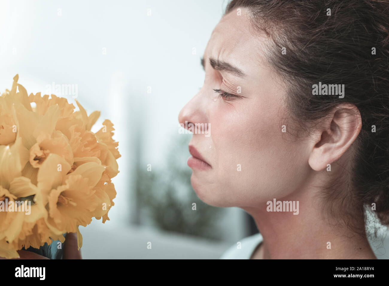 Woman getting flowers hi-res stock photography and images - Alamy