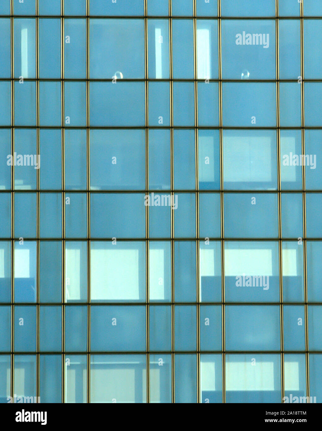 Straight lines hi-res stock photography and images - Alamy