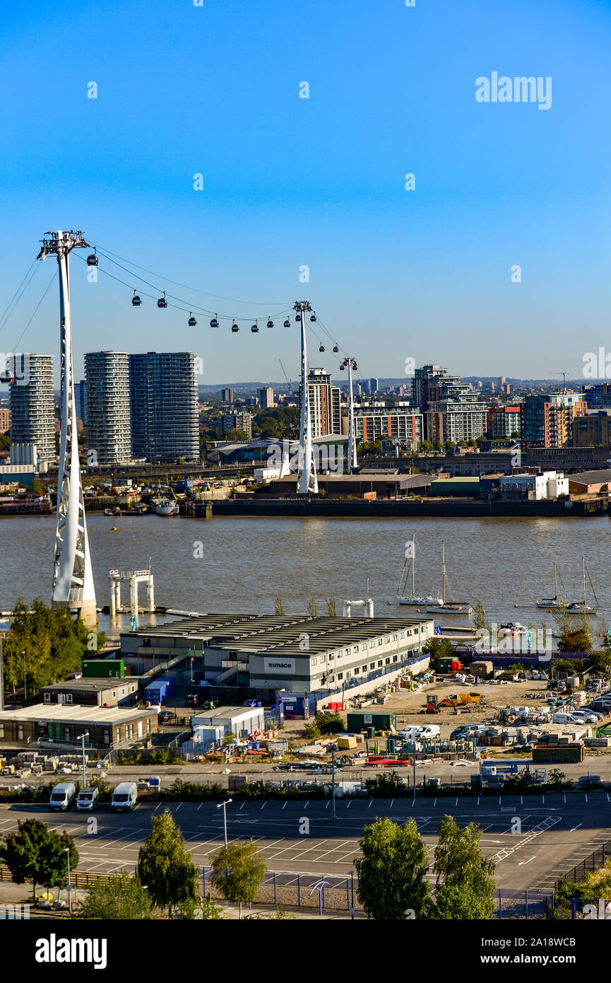 Emirates cable car london view hi-res stock photography and images - Alamy