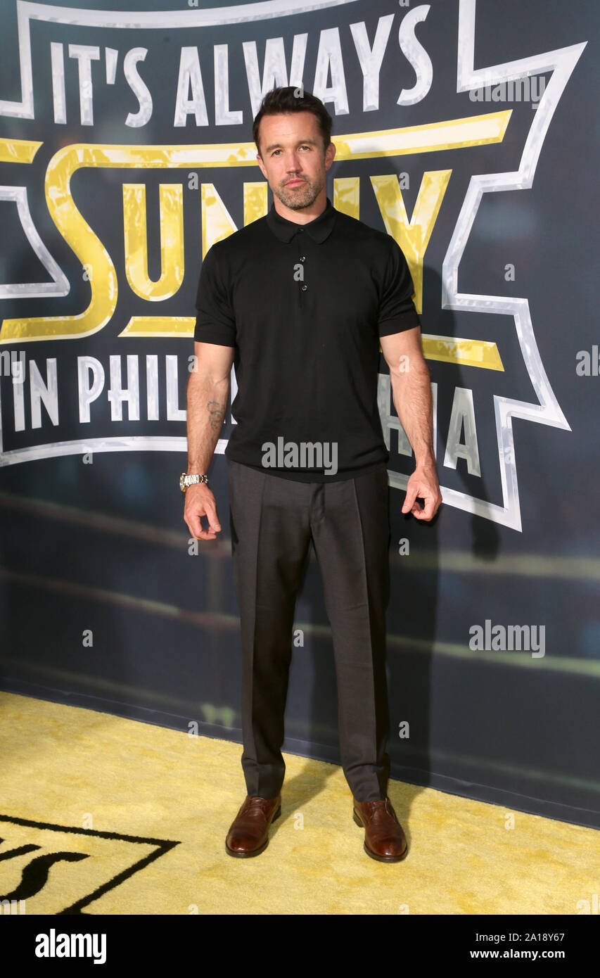 Rob mcelhenney always sunny in hi-res stock photography and images - Alamy