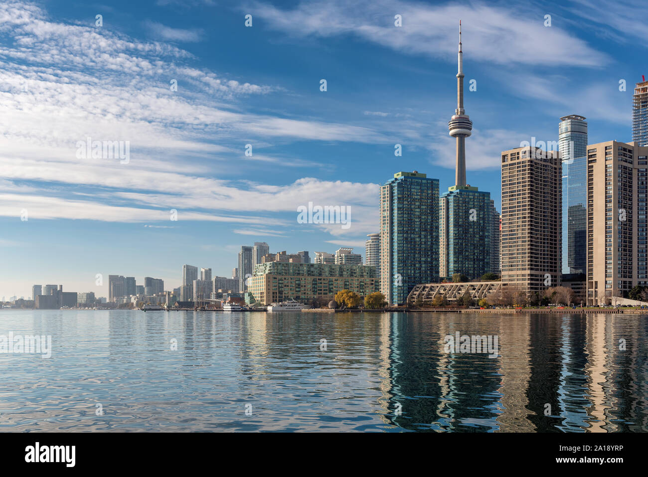 Toronto skyline cityscape cn tower hi-res stock photography and images ...