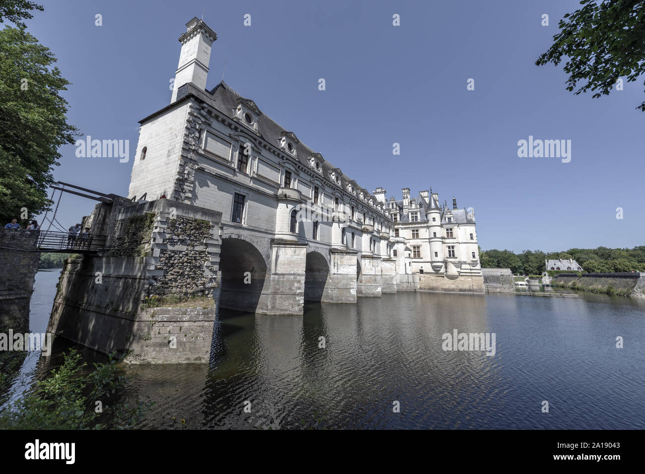 French chateau spanning the river cher hi-res stock photography and ...
