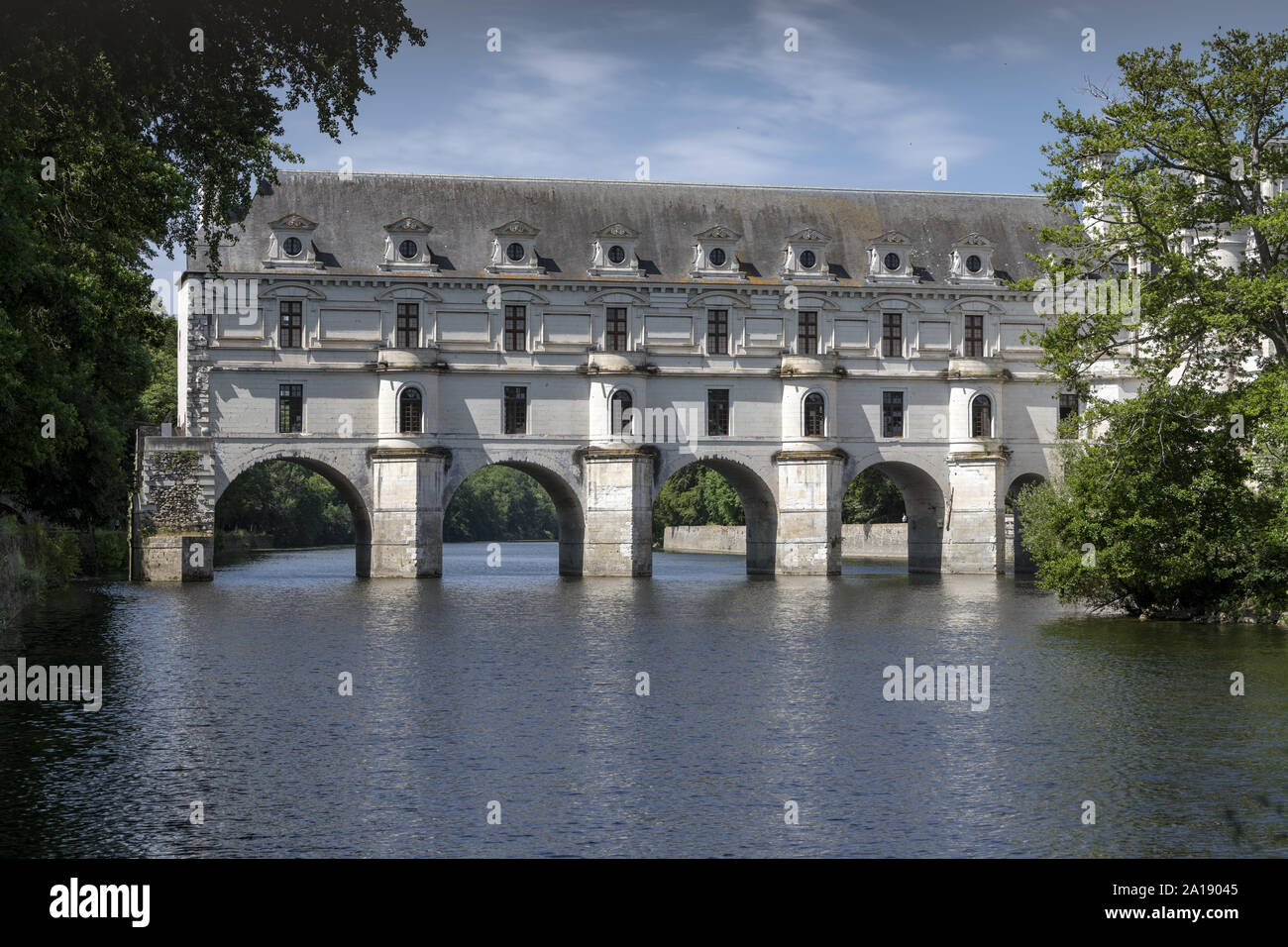 French chateau spanning the river cher hi-res stock photography and ...