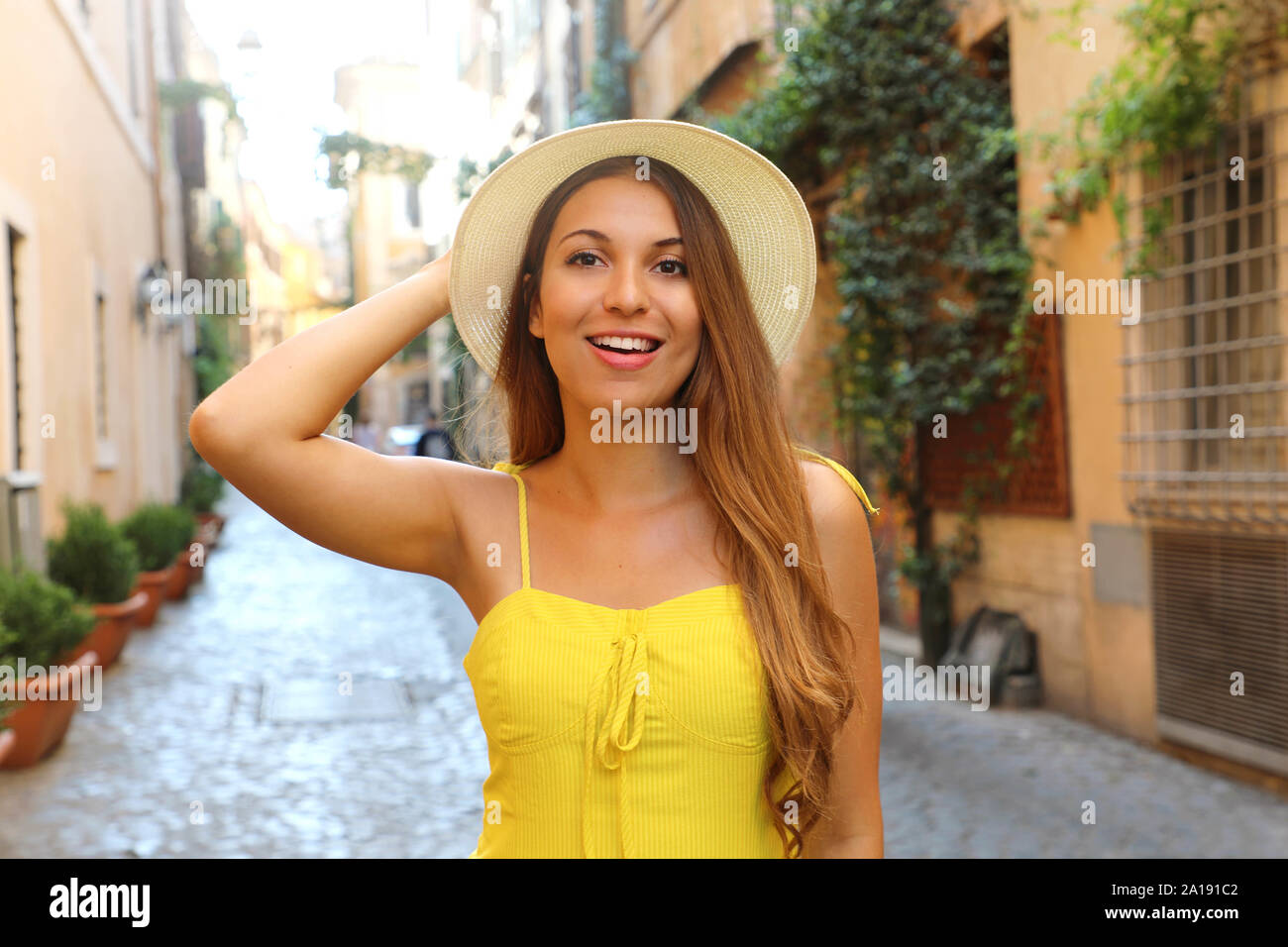 Roma walks hi-res stock photography and images - Alamy
