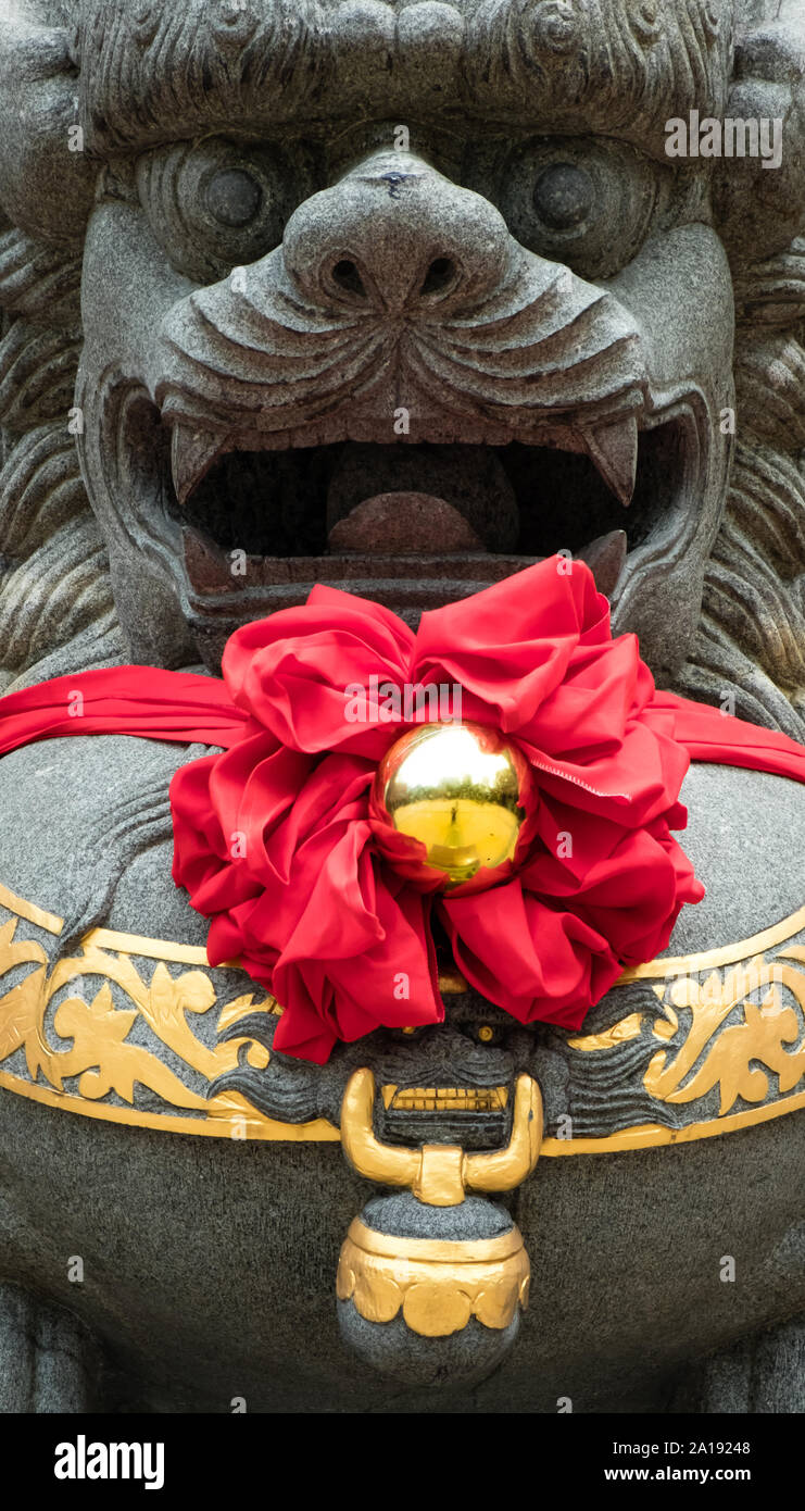 Singapore-29 AUG 2018:Stone lion and red ribbon at Chinese shrine Stock ...