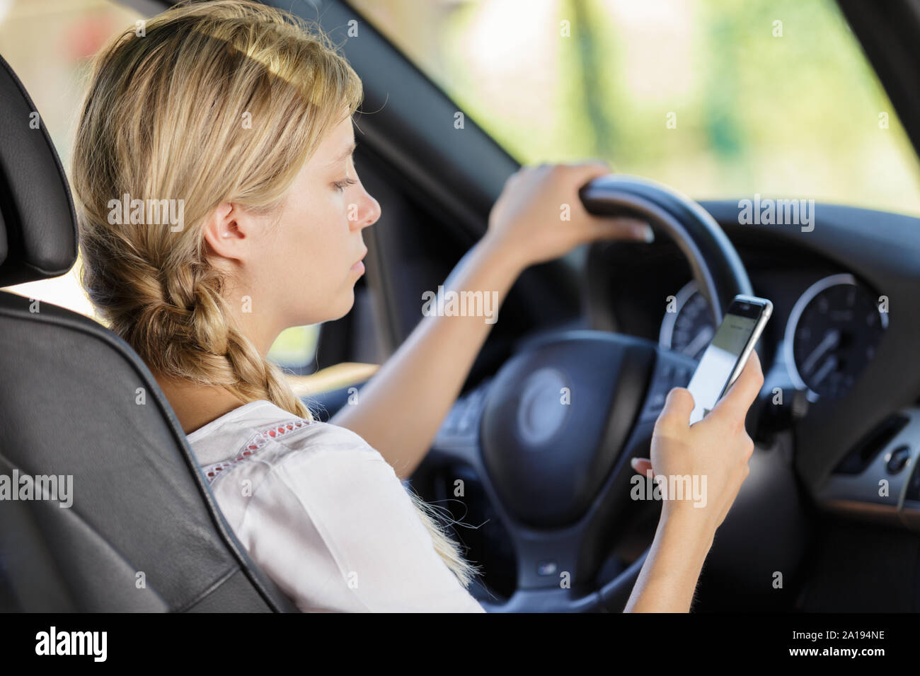 Teen driving mobile hi-res stock photography and images - Alamy