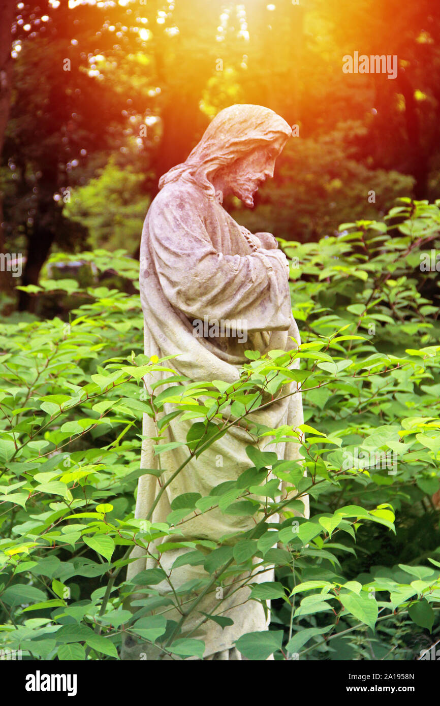 Statue of jesus praying hi-res stock photography and images - Alamy