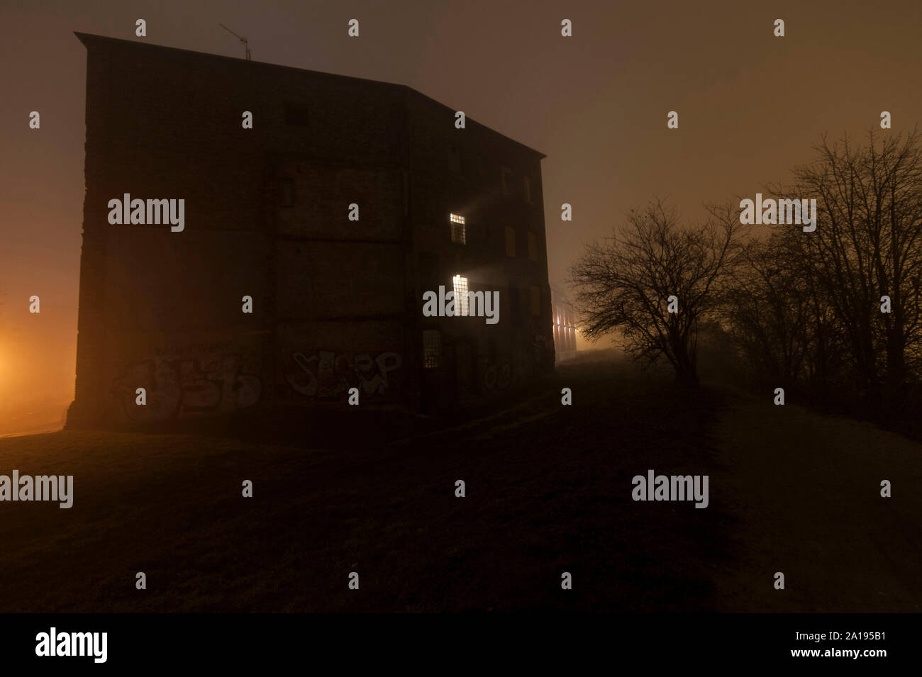 Horror house hi-res stock photography and images - Alamy