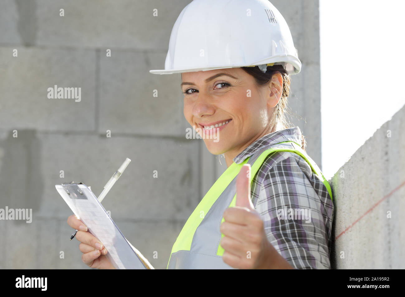 woman builder shows thumb up Stock Photo - Alamy