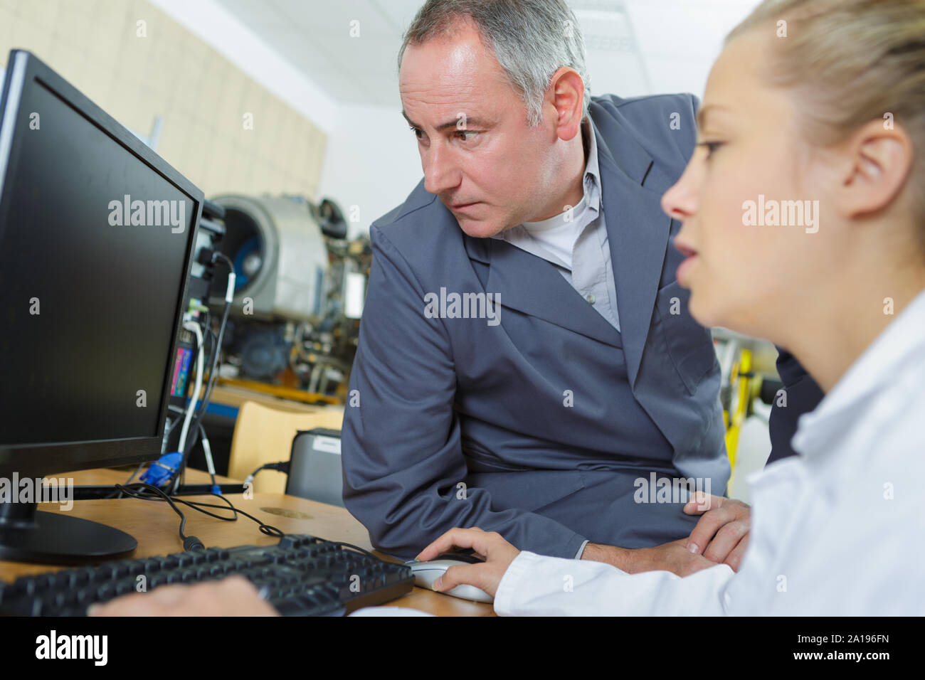 female ux architect has discussion with male engineer Stock Photo - Alamy