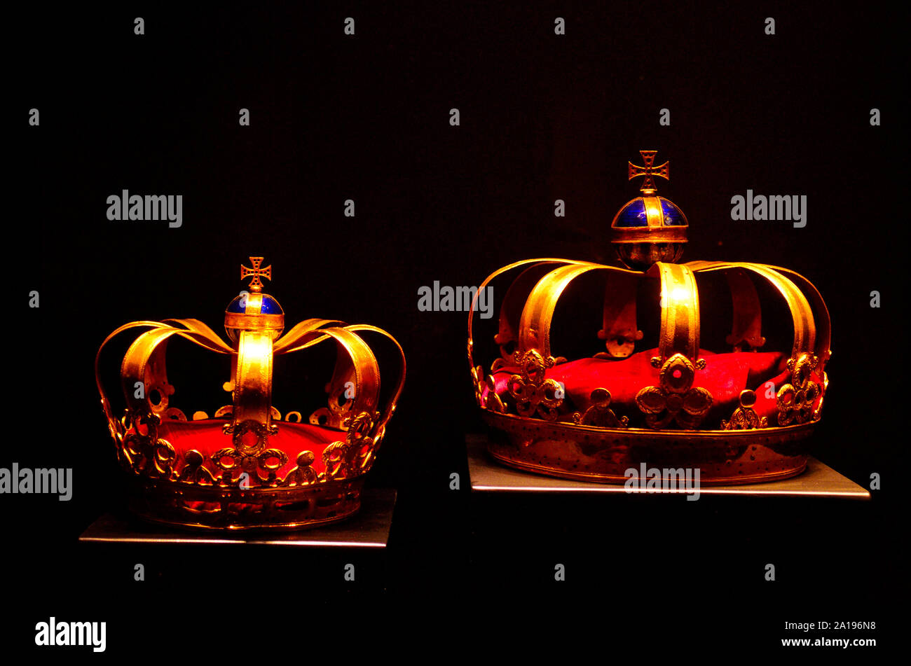 King & Queen Crown Stock Photo - Alamy