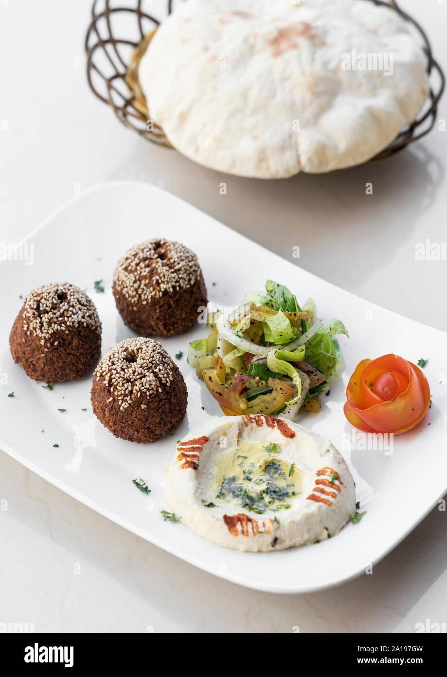 Mezze platter hi-res stock photography and images - Alamy