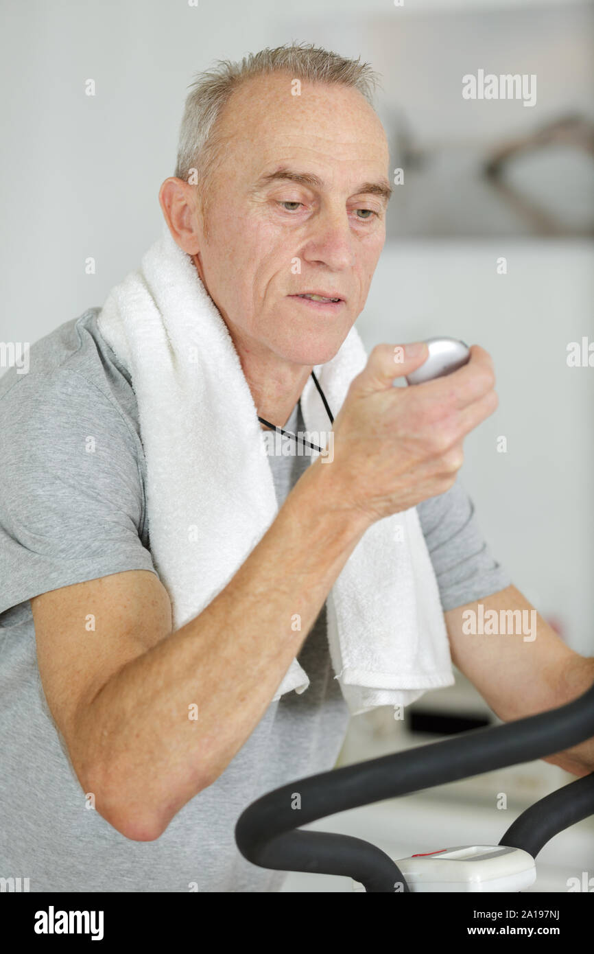 Using stopwatch hi-res stock photography and images - Alamy