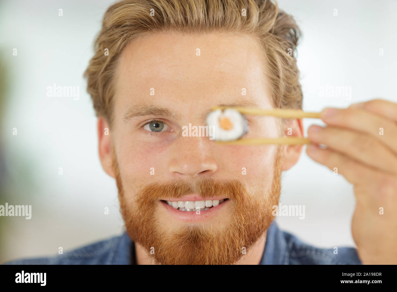 Boy eating shrimp restaurant hi-res stock photography and images - Alamy