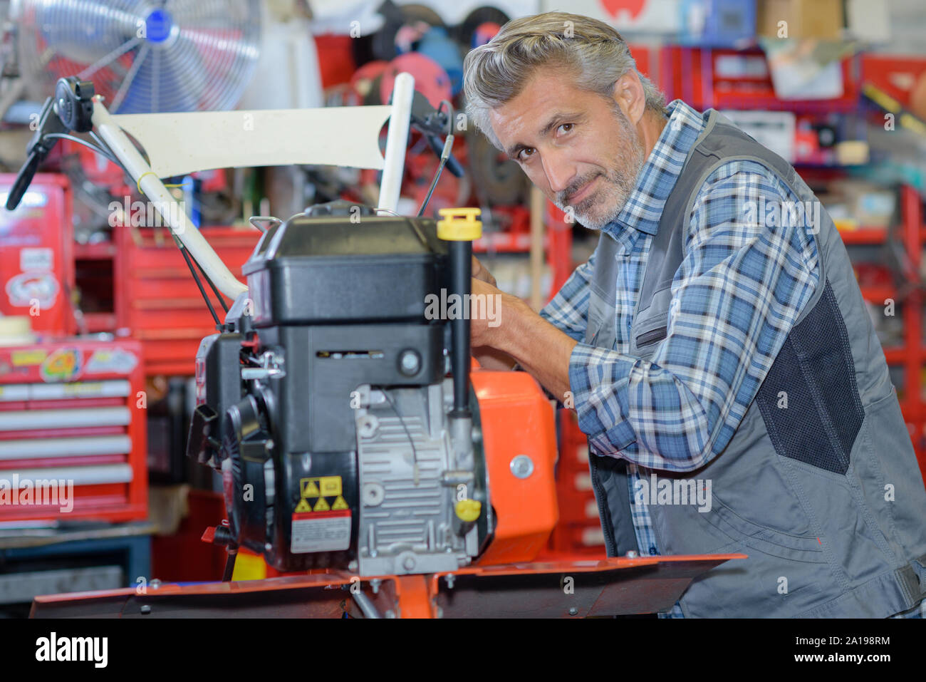Production machine operator hi-res stock photography and images - Alamy