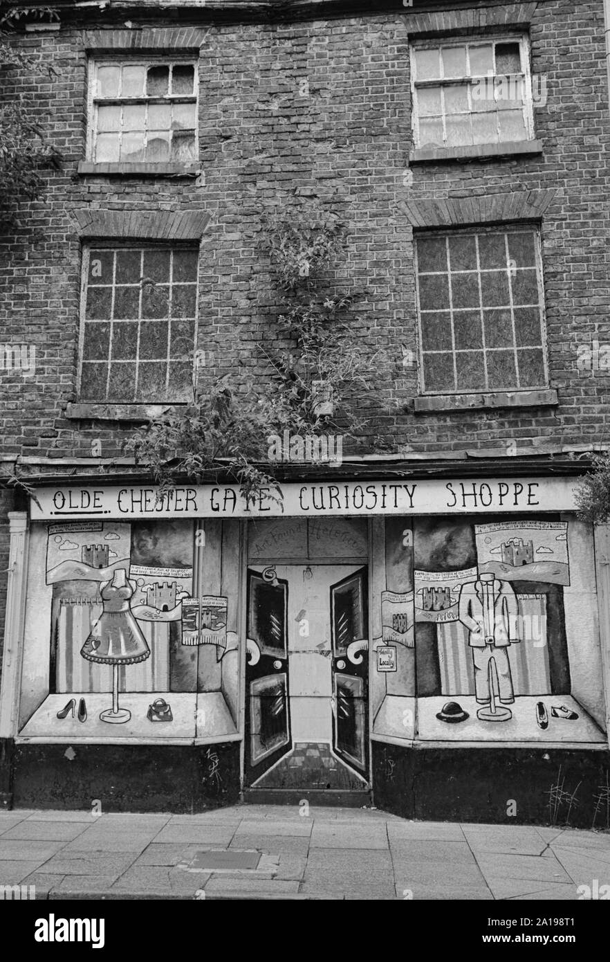 Old shop fronts hi-res stock photography and images - Alamy