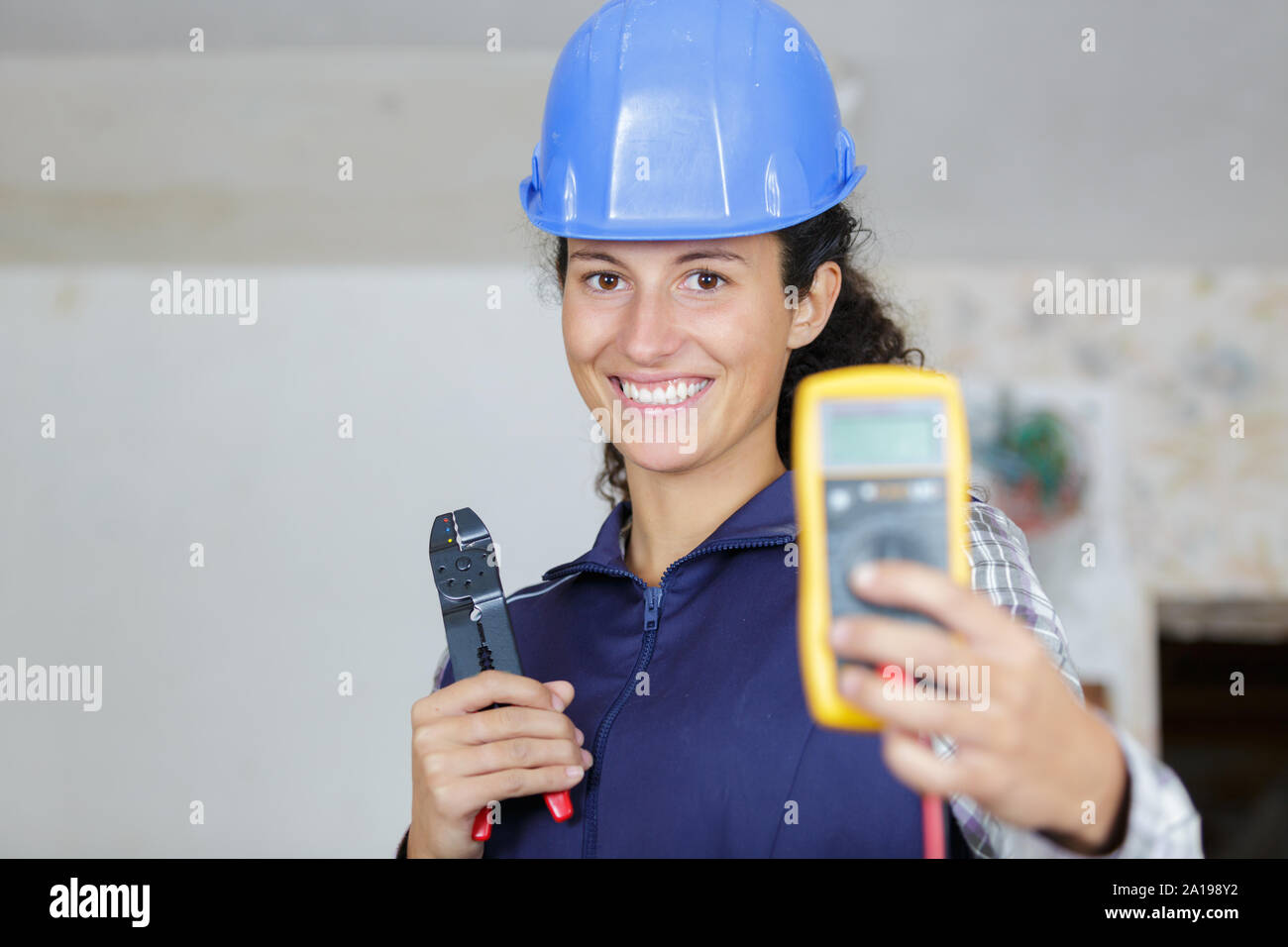 Measuring electrical current hi-res stock photography and images - Alamy