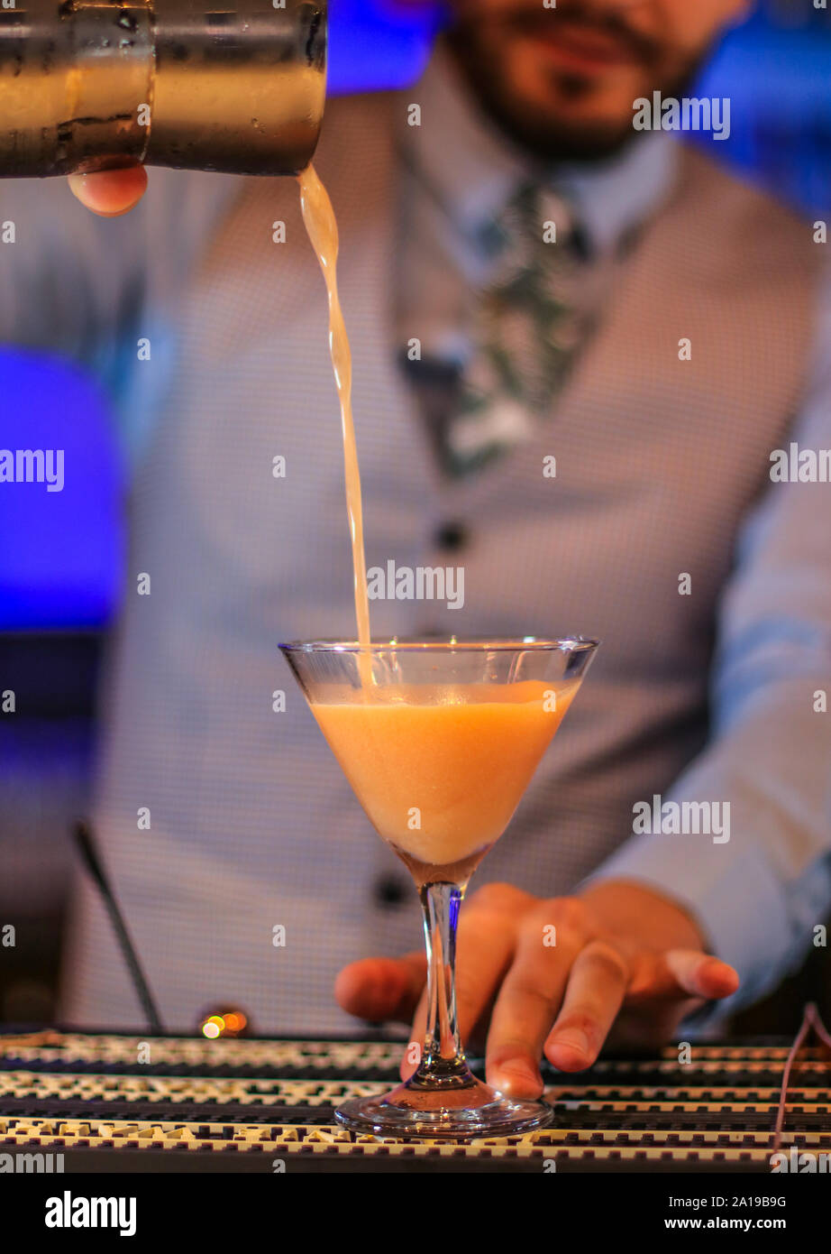 Bartender behind the bar preparing cocktails hi-res stock photography ...