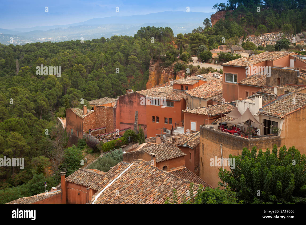 Village view of Roussillon, Provence, Provence-Alpes-Cote d'Azur region ...