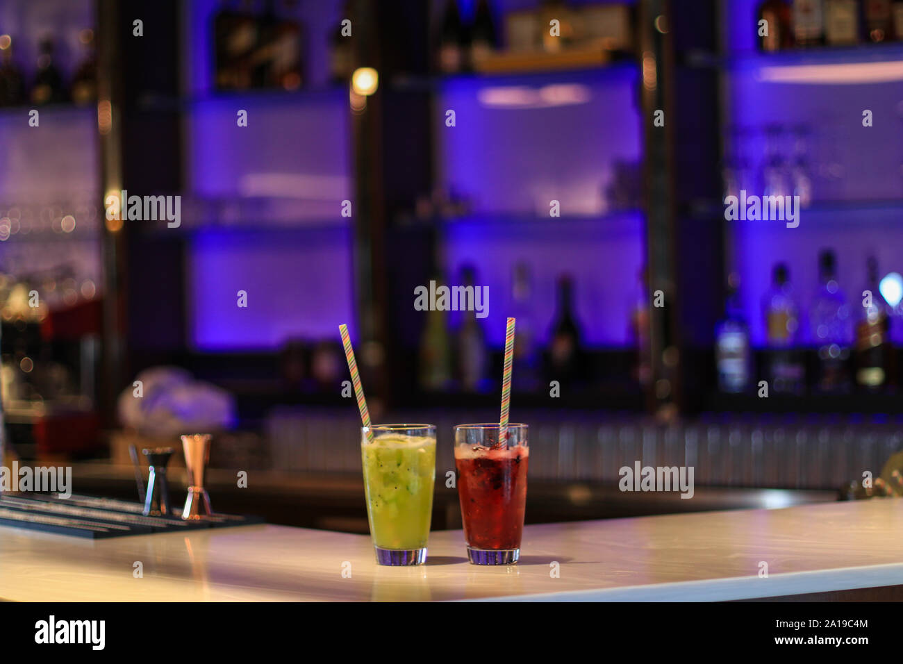 Pub table drinks glasses hi-res stock photography and images - Alamy