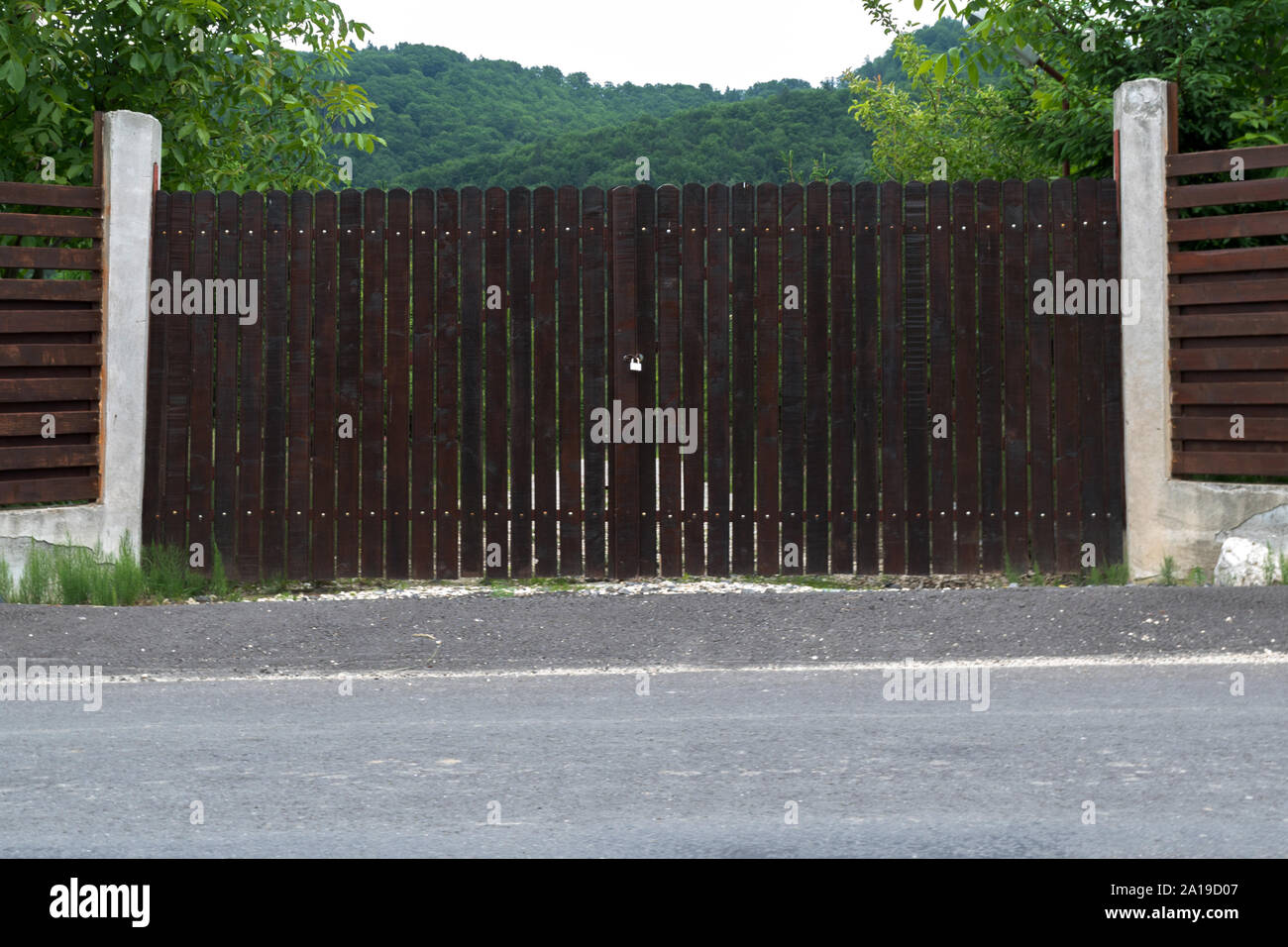 Large wooden gates hi-res stock photography and images - Alamy