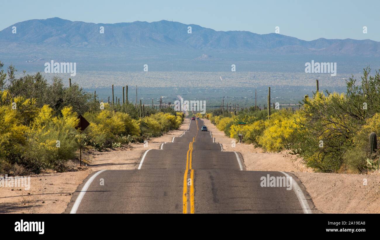 Straight road into distance and desert hi-res stock photography and ...