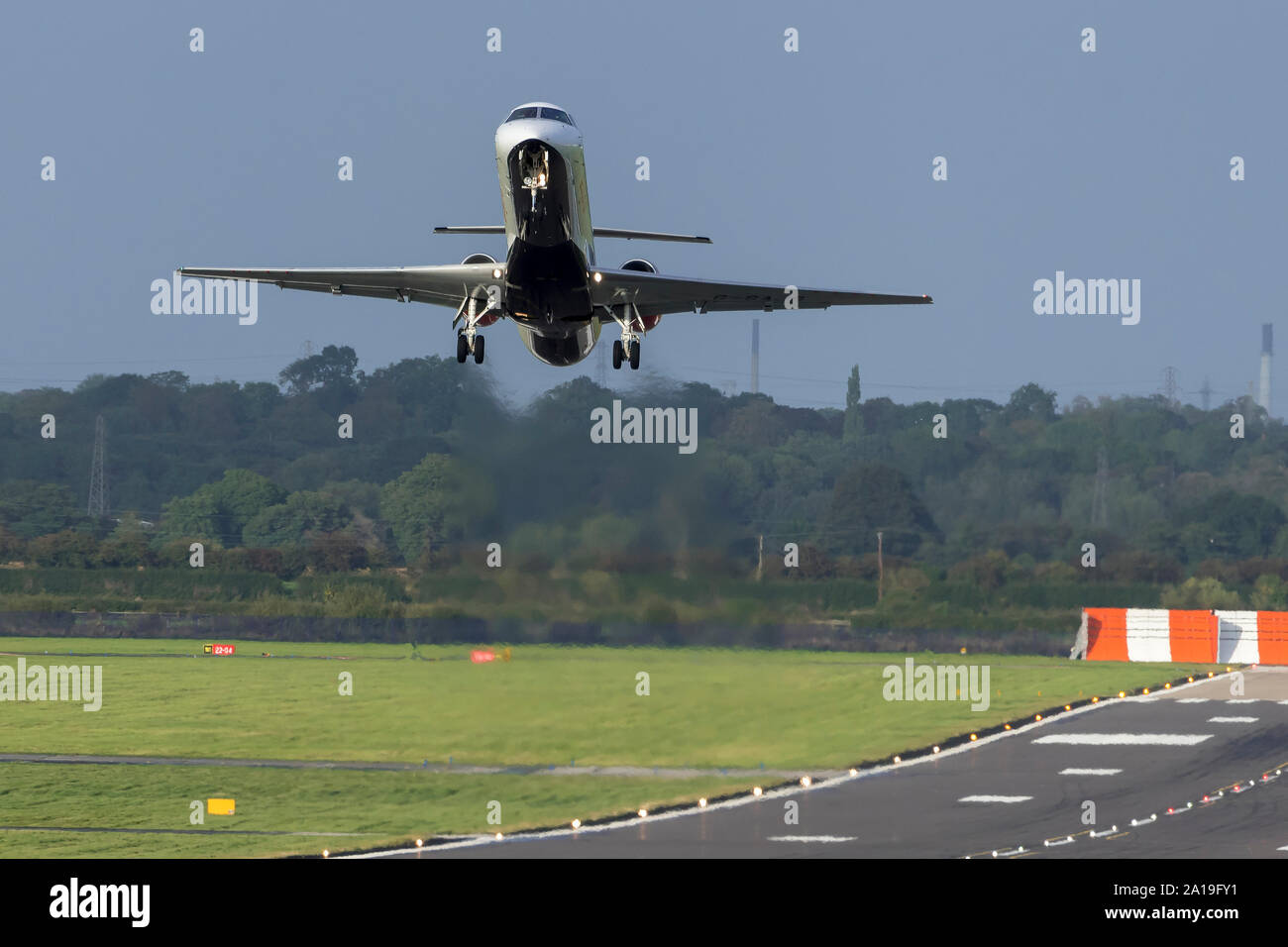 Commuter aircraft hi-res stock photography and images - Alamy