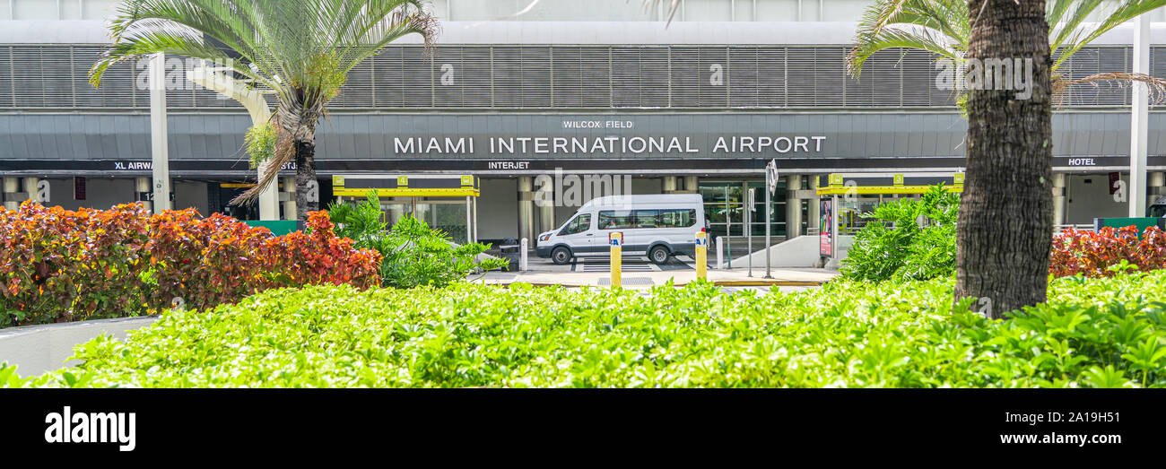 Miami international airport mia terminal hi-res stock photography and ...