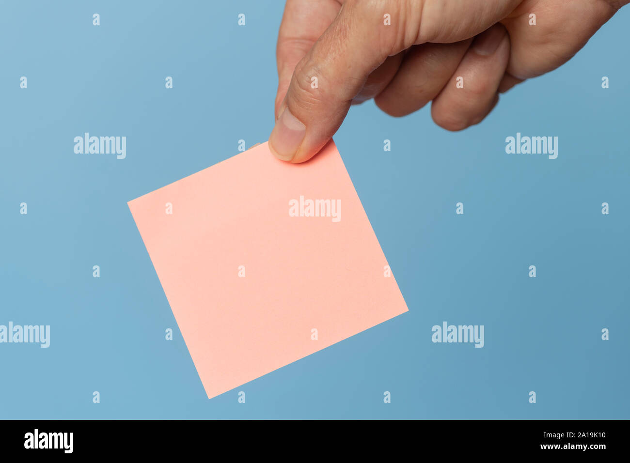 Pink post it note, blank Stock Photo - Alamy