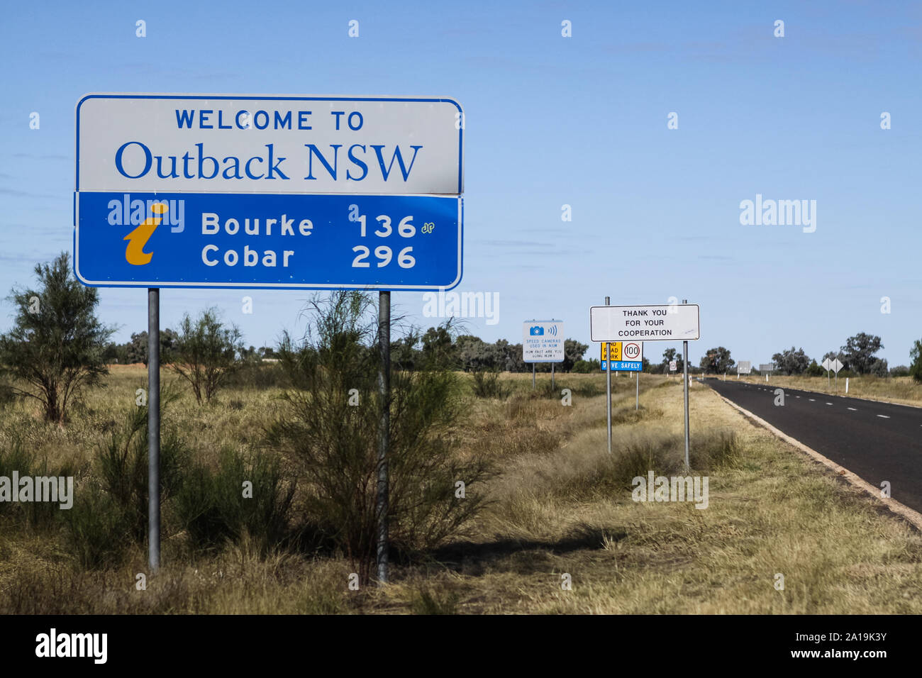 Welcome to wales road sign hi-res stock photography and images - Alamy