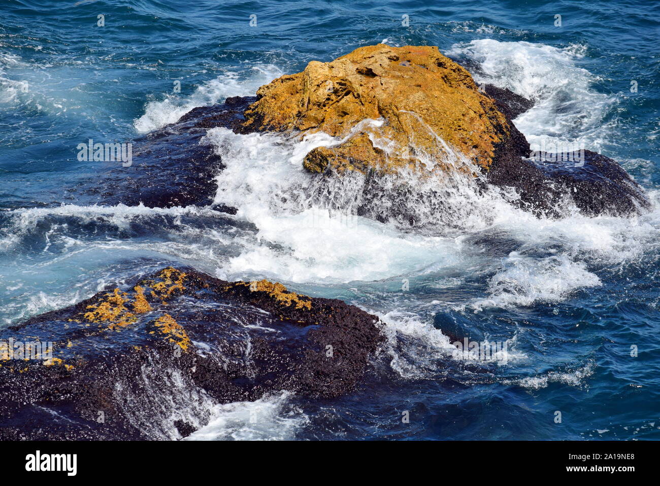Splashing sea waves hi-res stock photography and images - Alamy