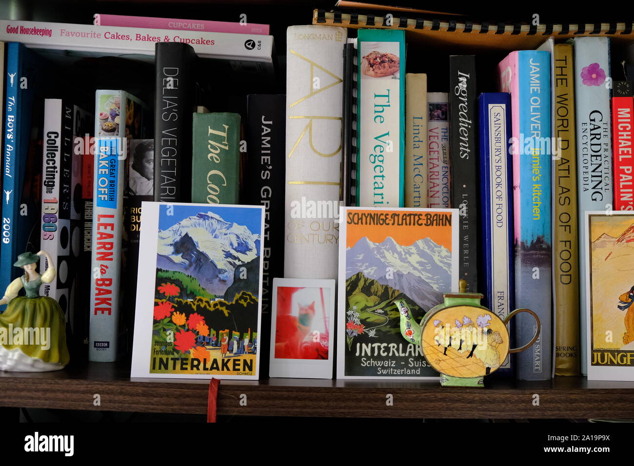 'self help' book (shelf or shelves) hi-res stock photography and images - Alamy
