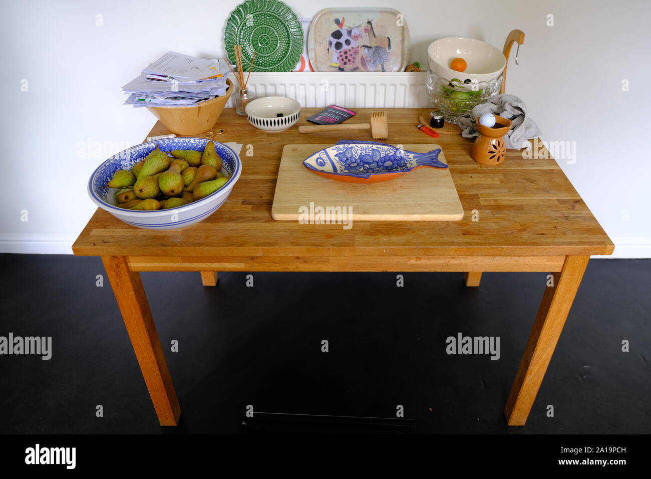 Untidy table hi-res stock photography and images - Alamy