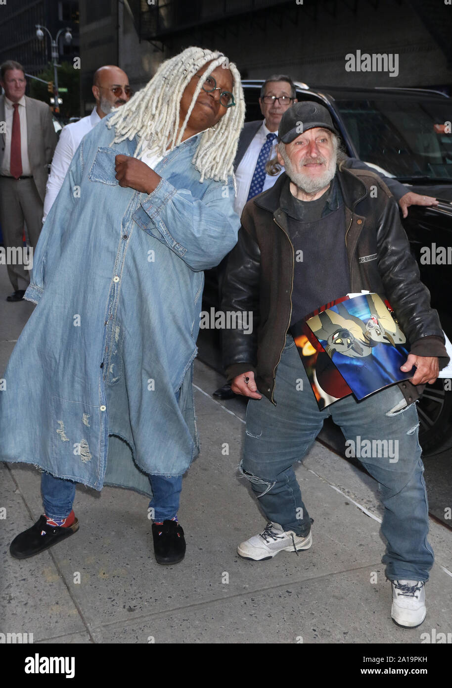 Radioman hi-res stock photography and images - Alamy