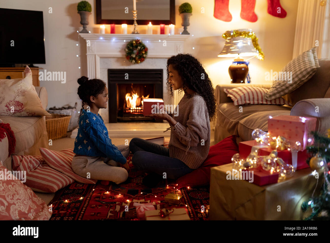 Time open christmas gifts hi-res stock photography and images - Alamy