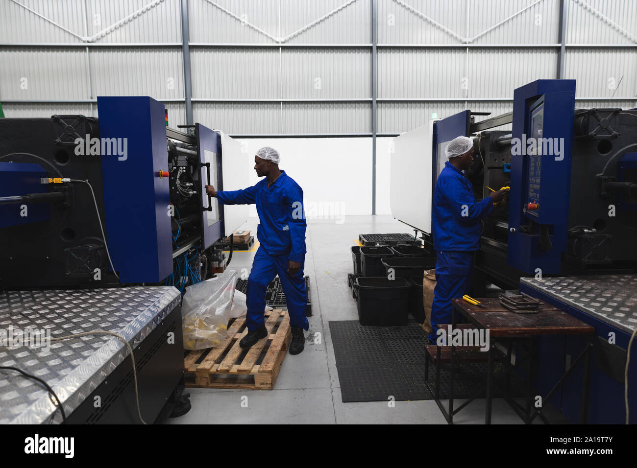 Workers in industrial plant hi-res stock photography and images - Alamy