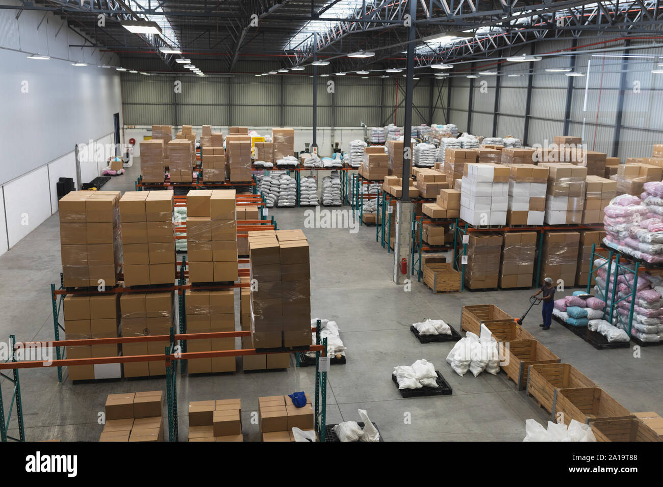 Storage warehouse hi-res stock photography and images - Alamy