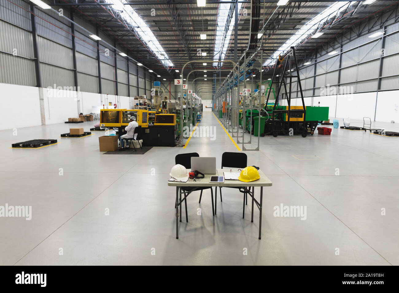 Large factory hi-res stock photography and images - Alamy