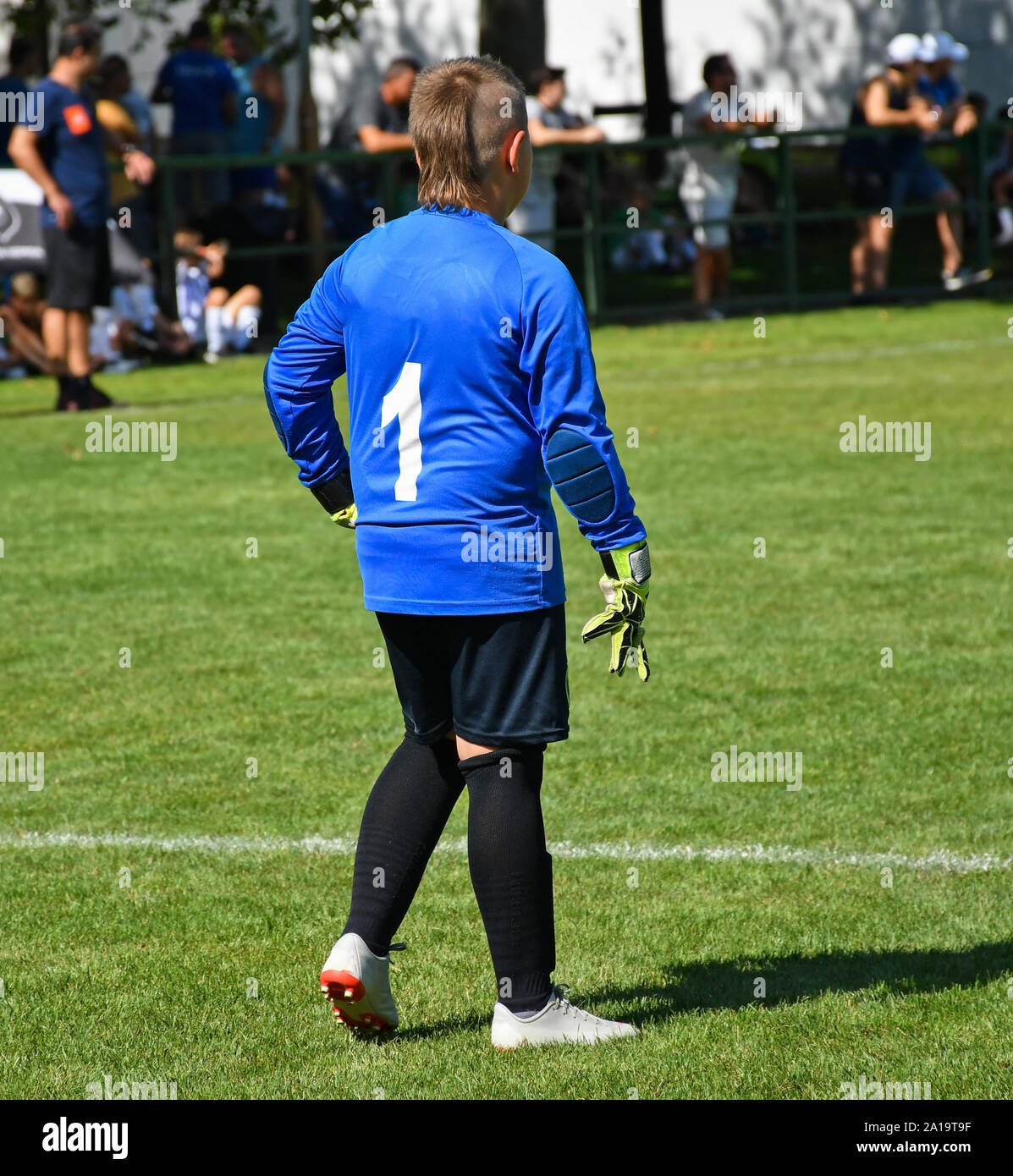 Youth soccer goalkeeper training hi-res stock photography and images ...