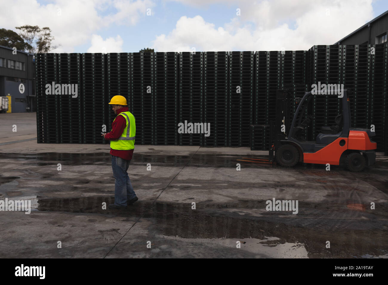 Phone forklift hi-res stock photography and images - Alamy