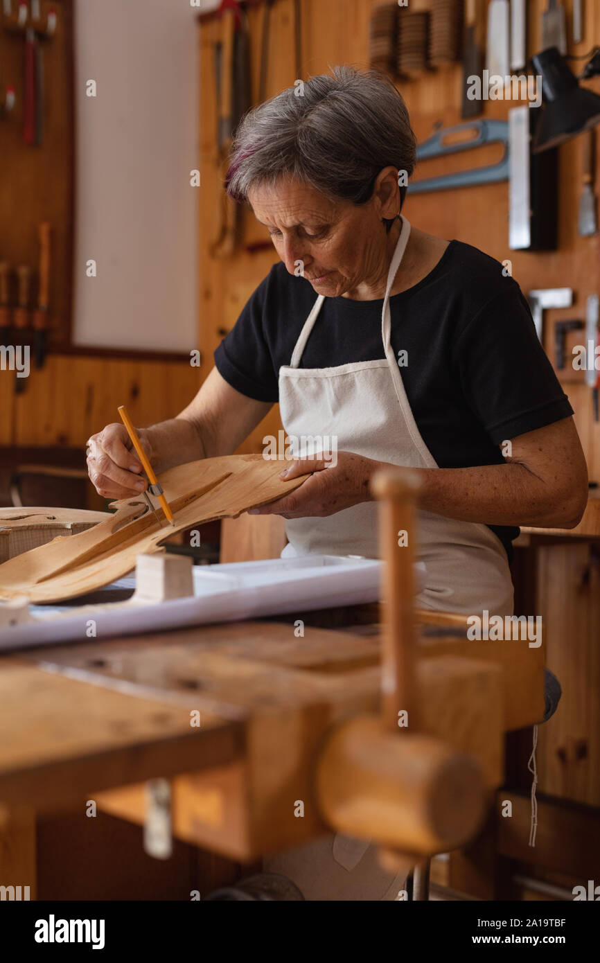 Female luthier at work in a workshop Stock Photo - Alamy